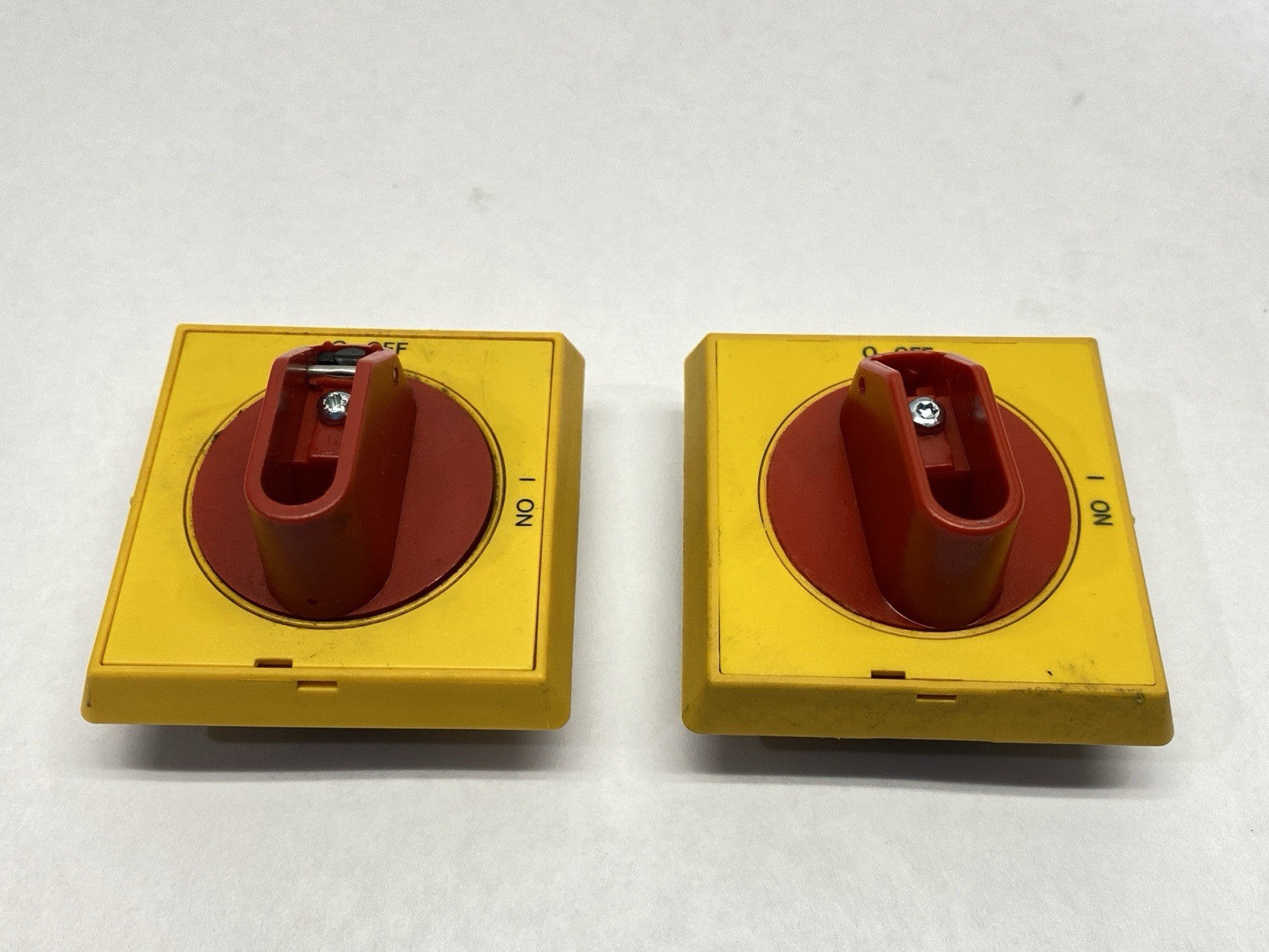 OHYS2RJ | ABB Operator Selector Handle Red/Yellow LOT OF 2 MISSING LAT