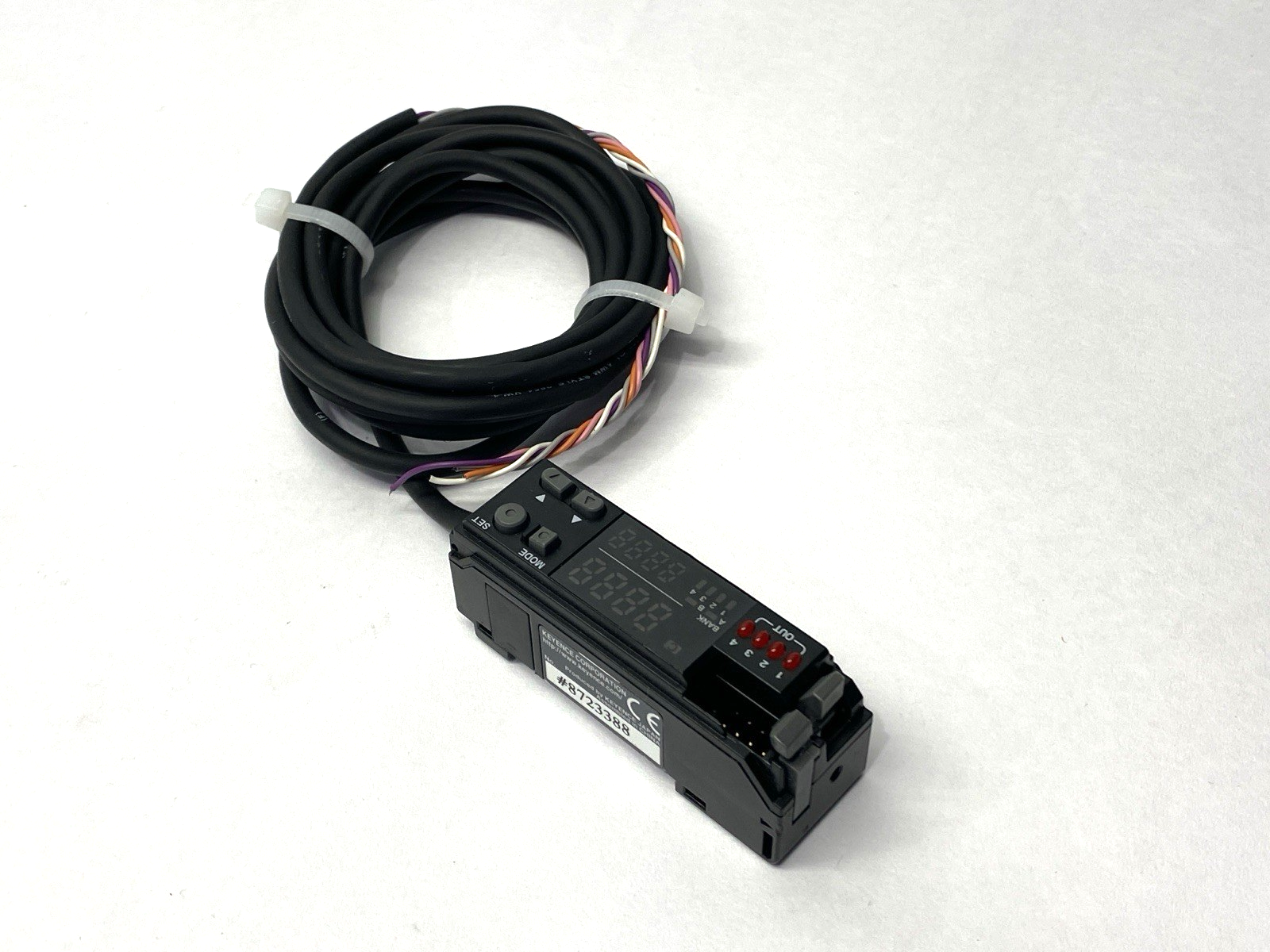 CZ-V21A | Keyence CZ-V21A RGB Digital Sensor Amplifier Unit, NPN NO COVER