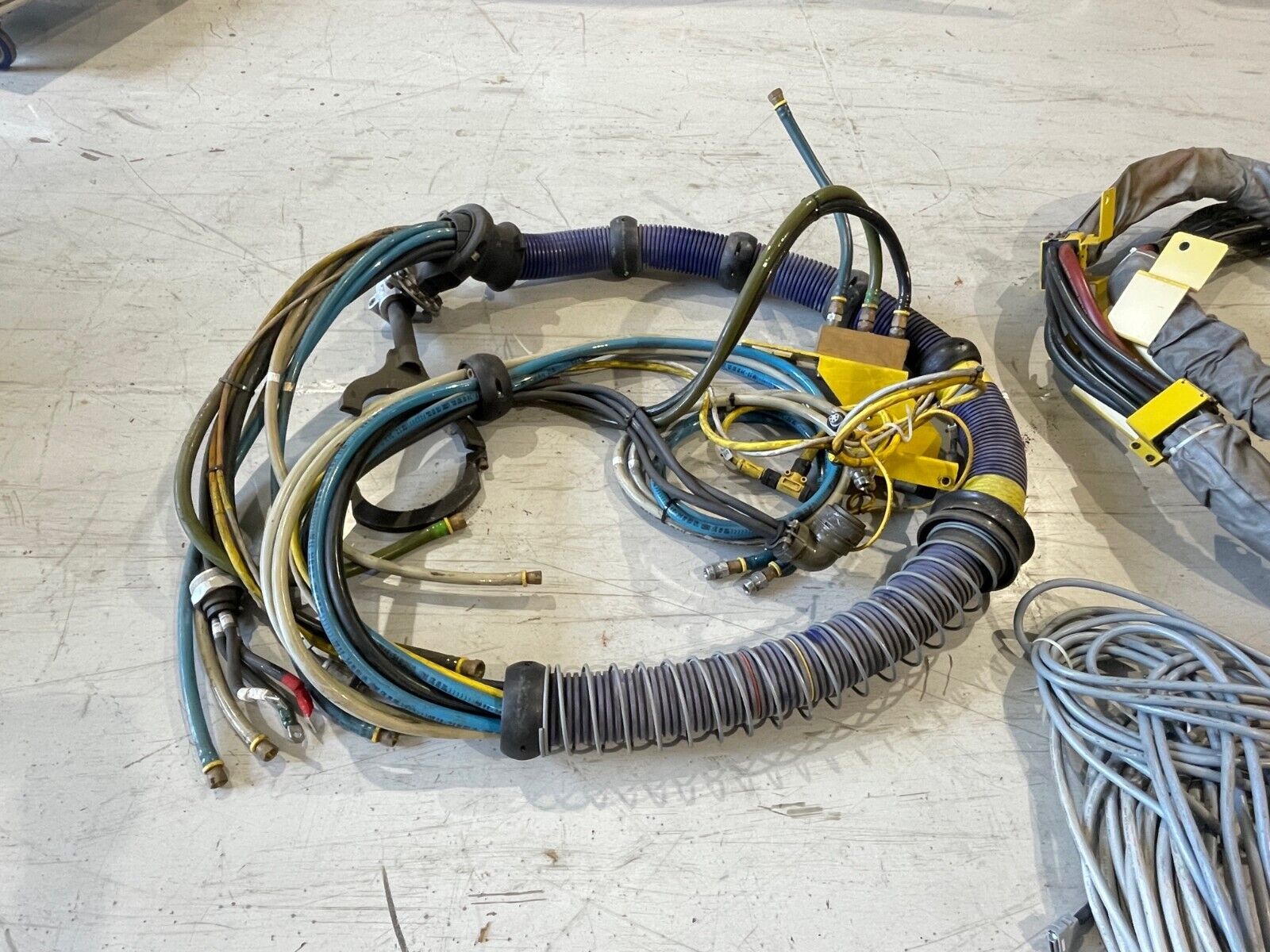 Lot of Misc. Leoni Weld Robot Cable Hose Management System Parts, Fanu ...